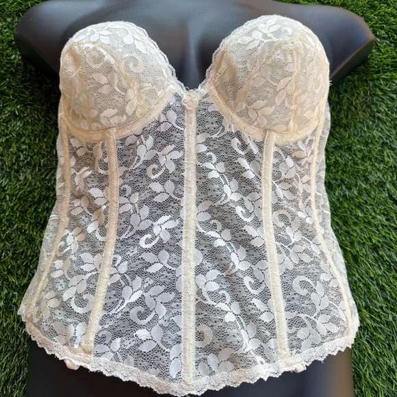 Carnival | Intimates & Sleepwear | Vintage Carnival The Silhouette ...